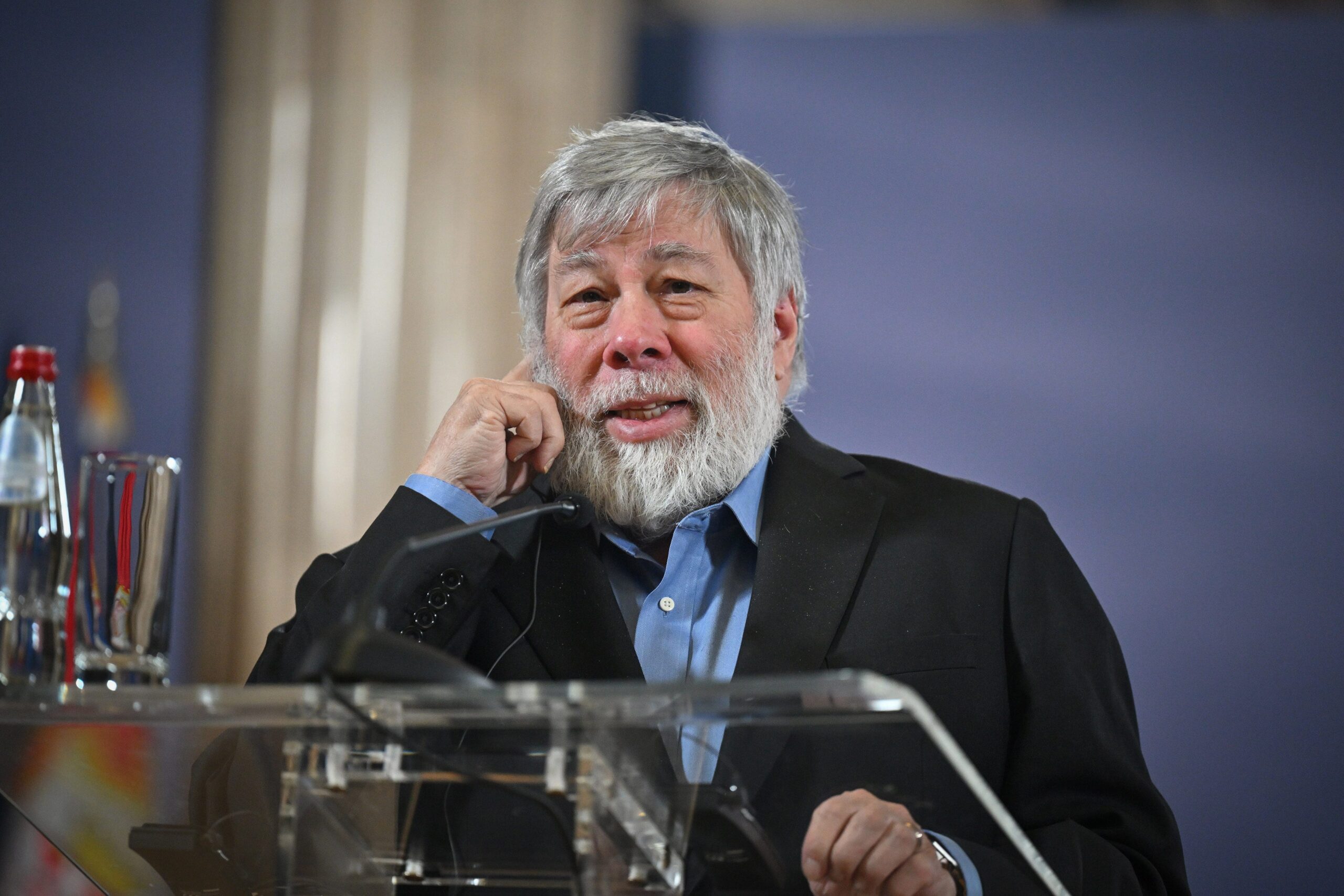 Steve Wozniak Mentioned AI at Graduation and the Students Applauded ...